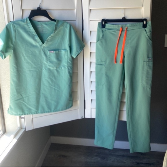 Figs | Tops | Figs Limited Edition Technical Collection Jade Scrub Set ...